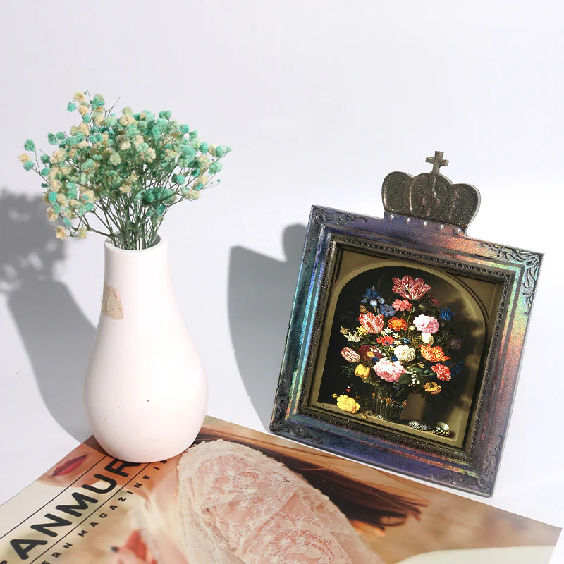 Arteria. Crown Photo Frame Mould